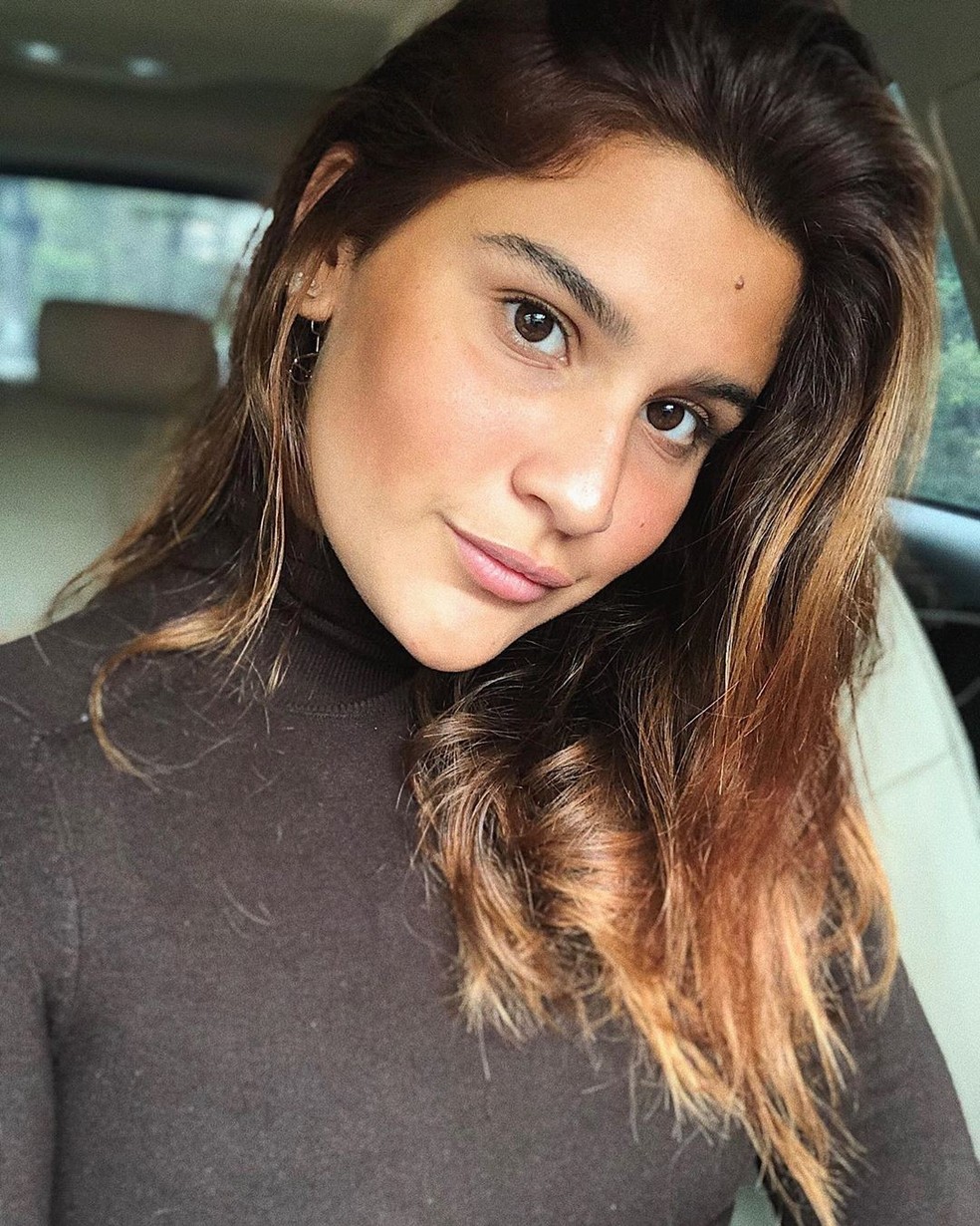 Giulia Costa posta selfie e pede o fim de legenda 'cool': 'Me causa ...