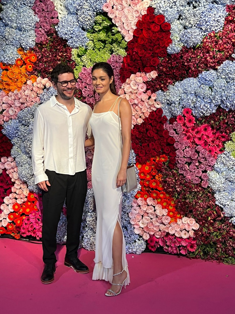 Elenco de 'Todas as Flores' se reúne para celebrar estreia da novela