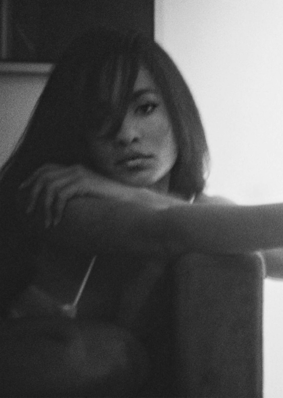 Narah Baptista para a web com ensaio seminu P&B