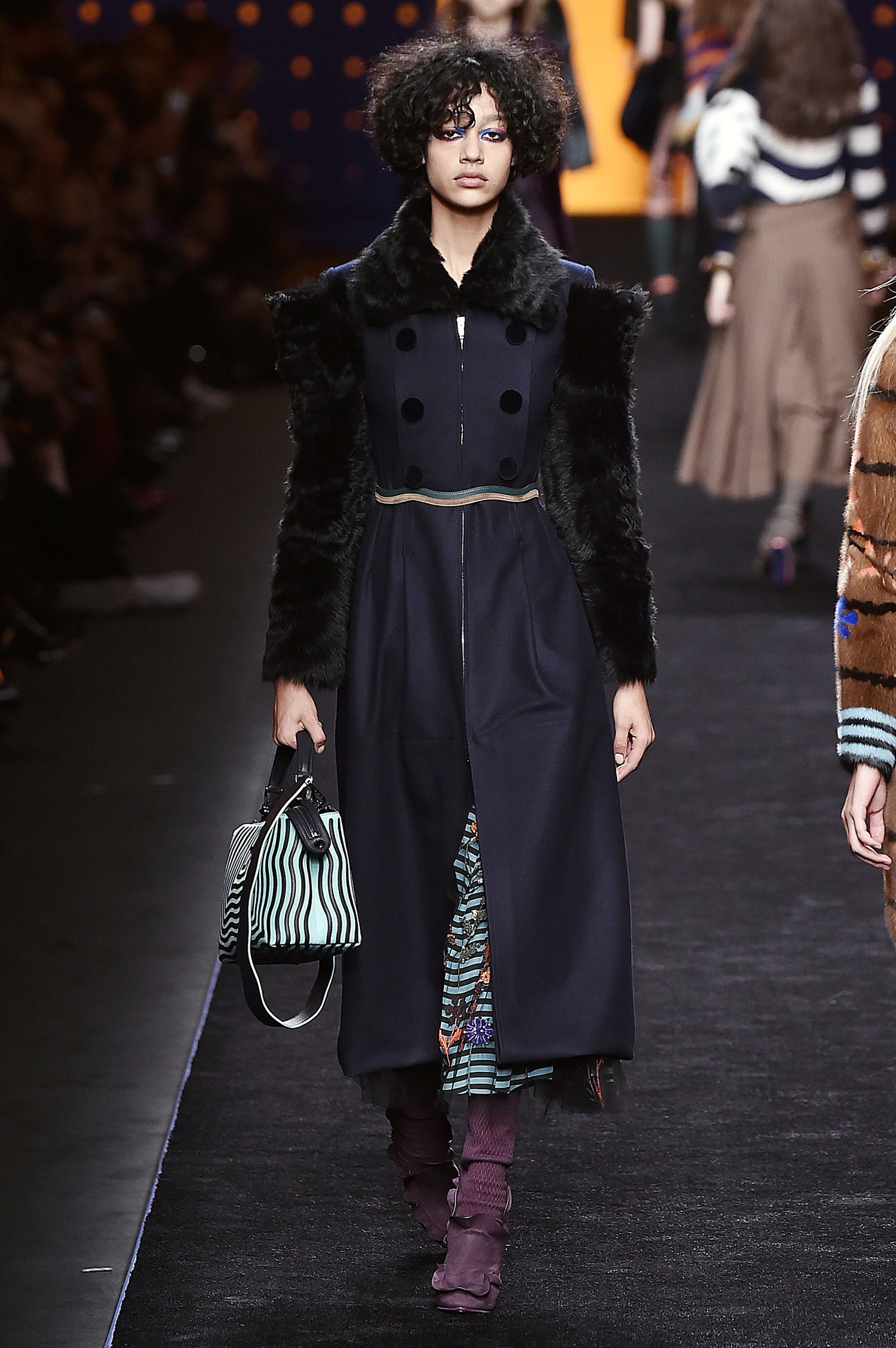 O inverno turquesa da Fendi em Milão