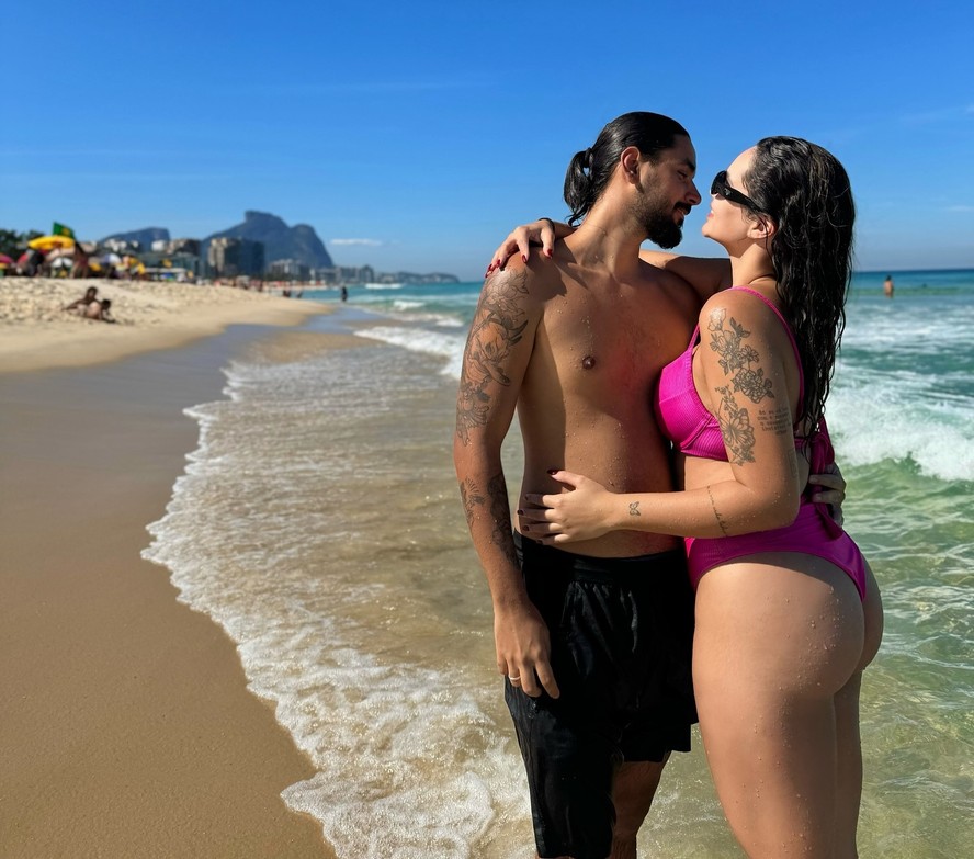 Suzanna Freitas compartilha clique romântico ao lado do namorado: 'Meu lugar favorito nesse mundão'