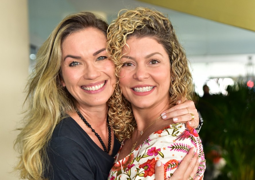 Bárbara Borges reencontra Andrezza Cruz durante evento em São Luís do Maranhão