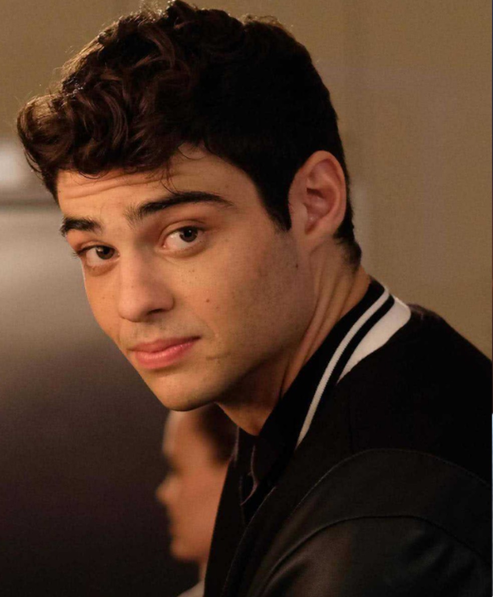 Noah Centineo impressiona internautas com novo visual