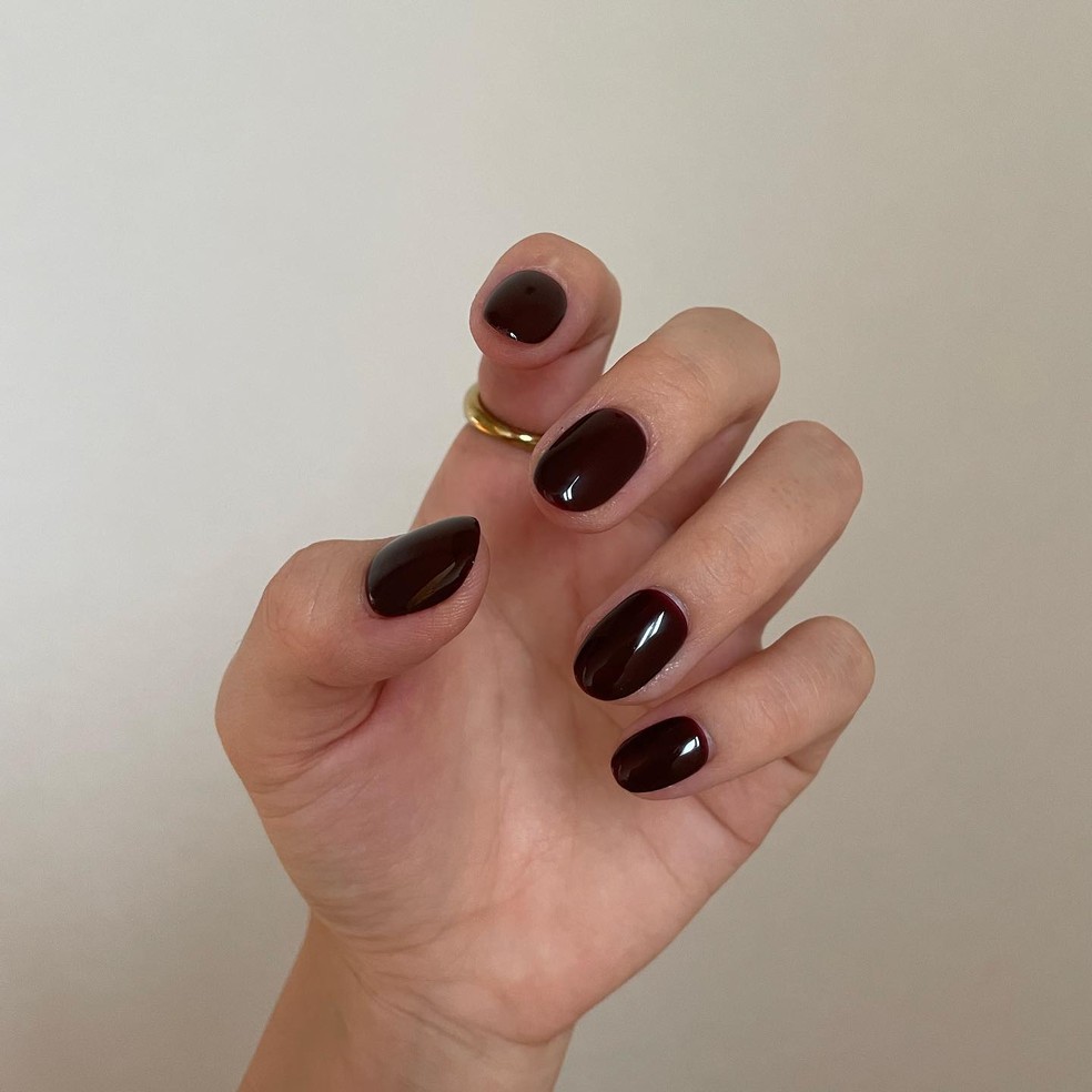 8 cores de unha que vão bombar no outono 2024