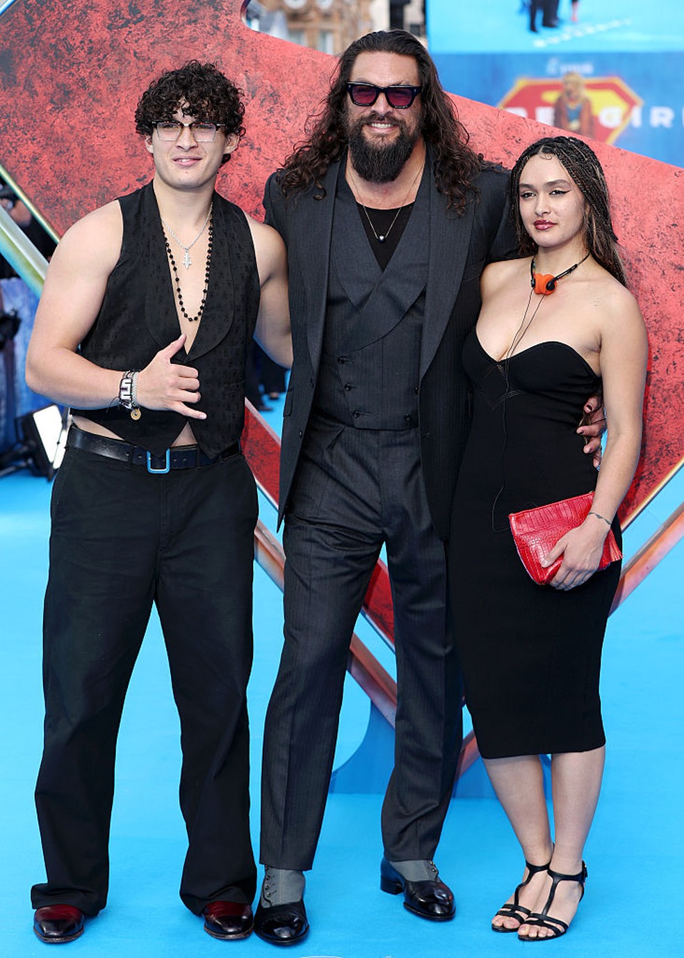 Jason Momoa surge com os filhos em rara aparição pública durante evento ...