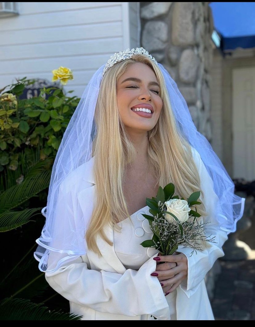 Em Las Vegas, Karol Lima aparece vestida de noiva: 'Casei comigo mesma'