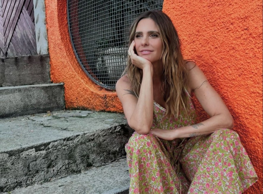 Fernanda Lima elege look despojado para iniciar o fim de semana