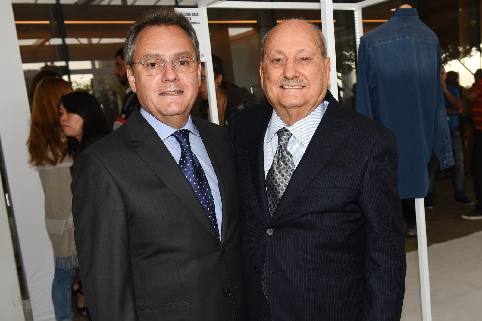 Santista Jeanswear celebra comeback com exposição