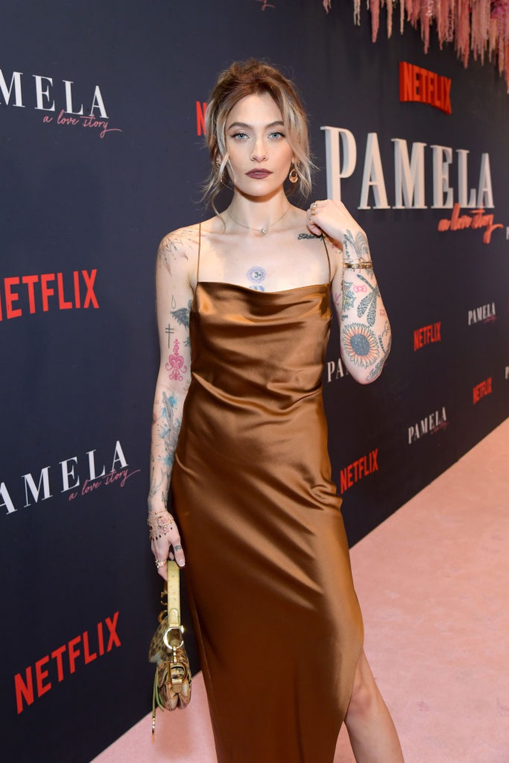Paris Jackson e Jasmine Sanders marcam presença na estreia do ...