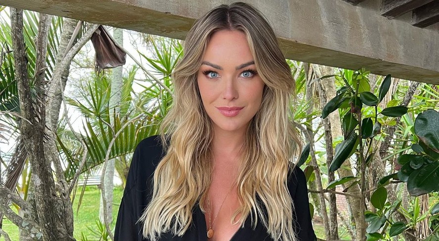 Bárbara Heck elege look all black para ensaio encantador