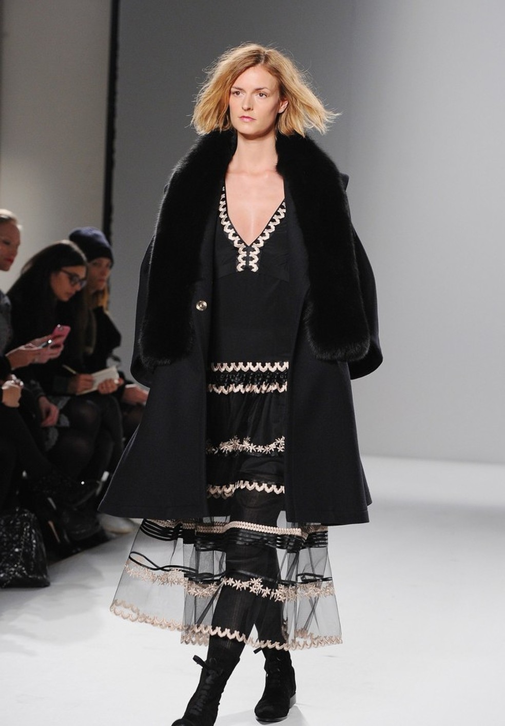 Relembre 10 modelos que desfilaram grávidíssimas