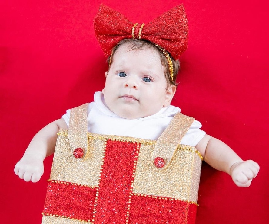 Virginia Fonseca celebra dois meses de Maria Flor