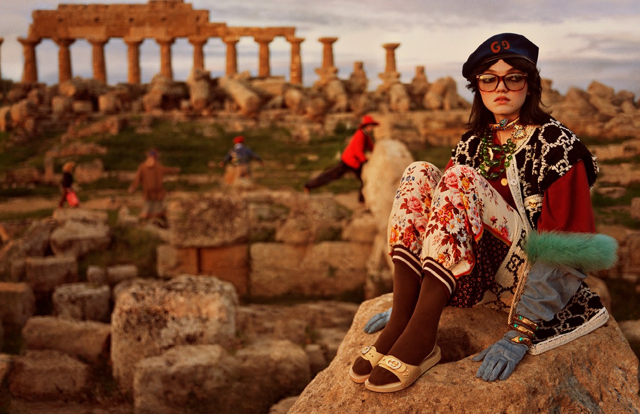O pre-fall da Gucci vai te deixar com vontade de festejar na Grécia antiga