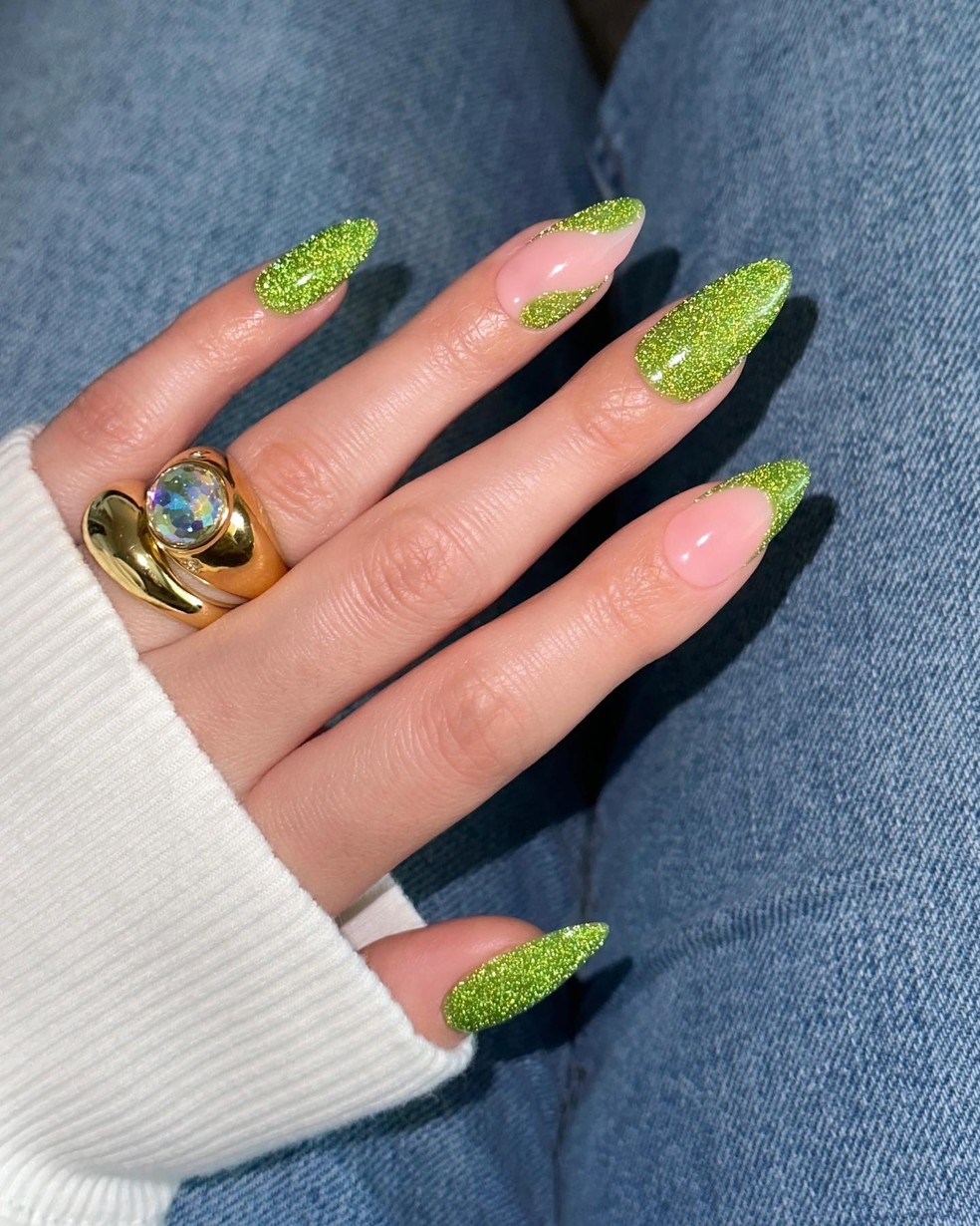 Verde brat: a cor do momento está conquistando também as nail arts ...