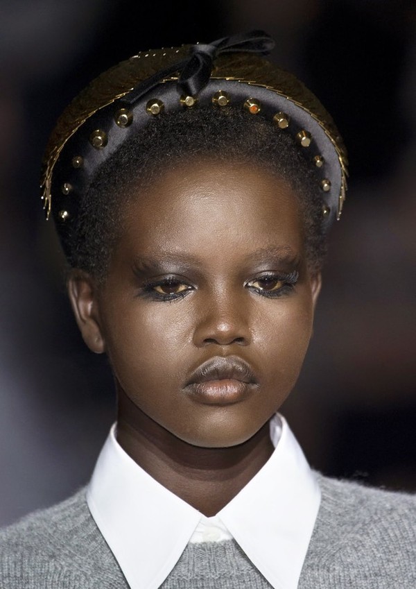 A volta da tiara: o acessório de cabelo promete virar hit em 2019