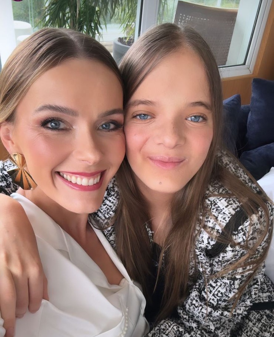 Um mês após rinoplastia, Rafa Justus aparece com a cunhada em rede social