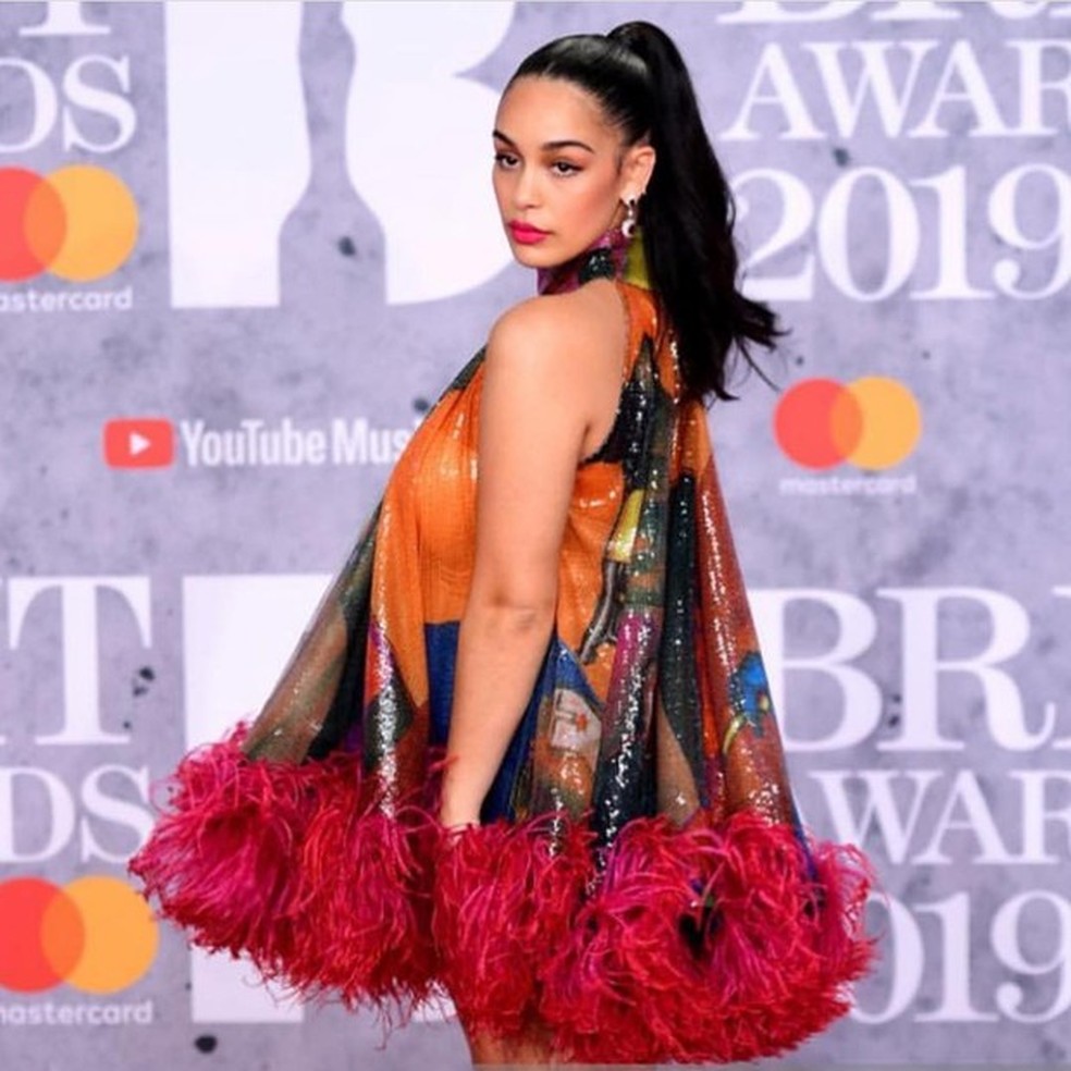 Um papo exclusivo com Jorja Smith, no line-up do Lollapalooza Brasil