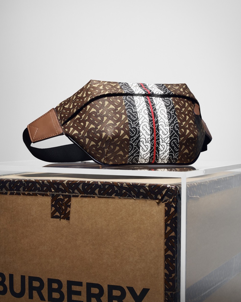 Novo monograma da Burberry ganha coleção-desejo