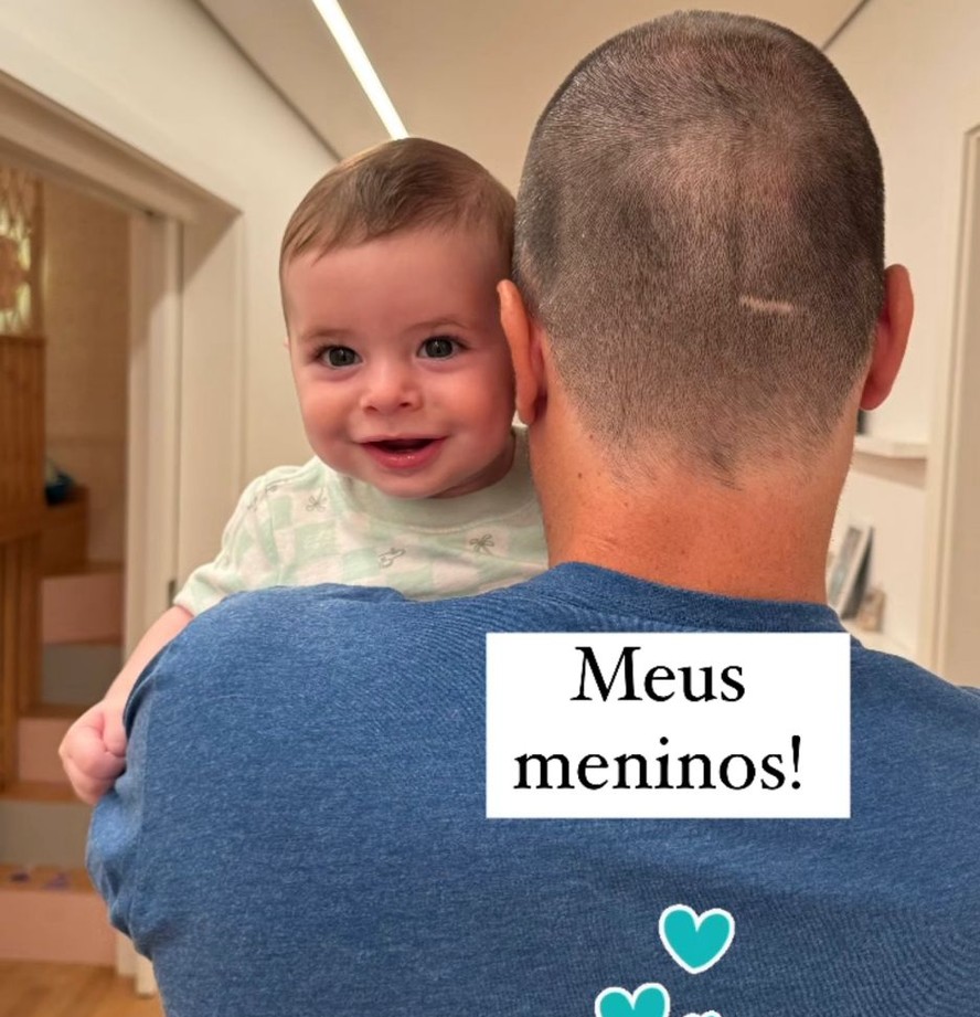 Fabiana Justus se derrete pelo filho e marido: 'Meus meninos'