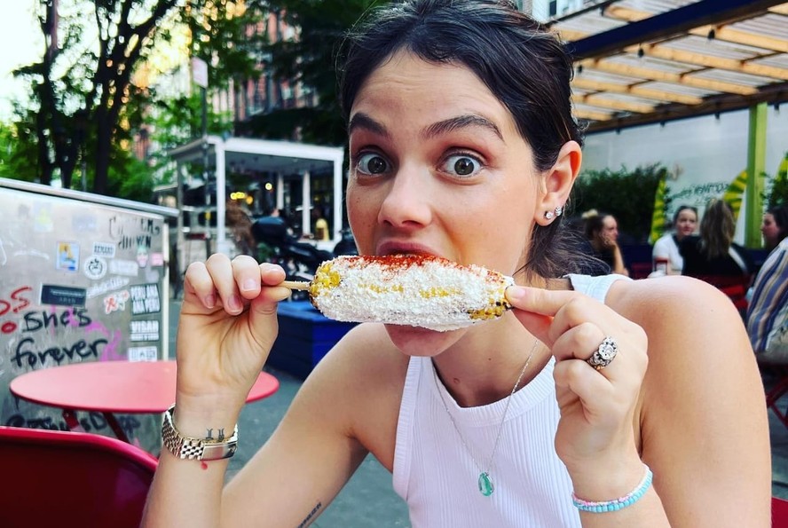 Laura Neiva abre álbum de viagem a Nova York