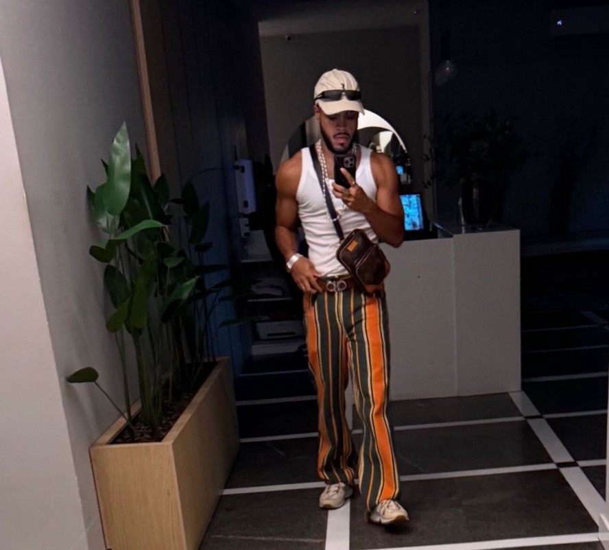 Francisco Gil exibe nova silhueta após perder 35 kg