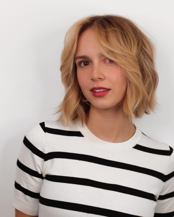 Isa Scherer radicaliza e corta os cabelos acima dos ombros