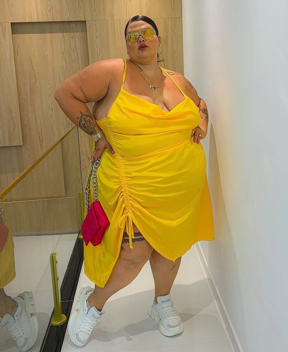 Thais Carla elege look all yellow para show de Ivete Sangalo