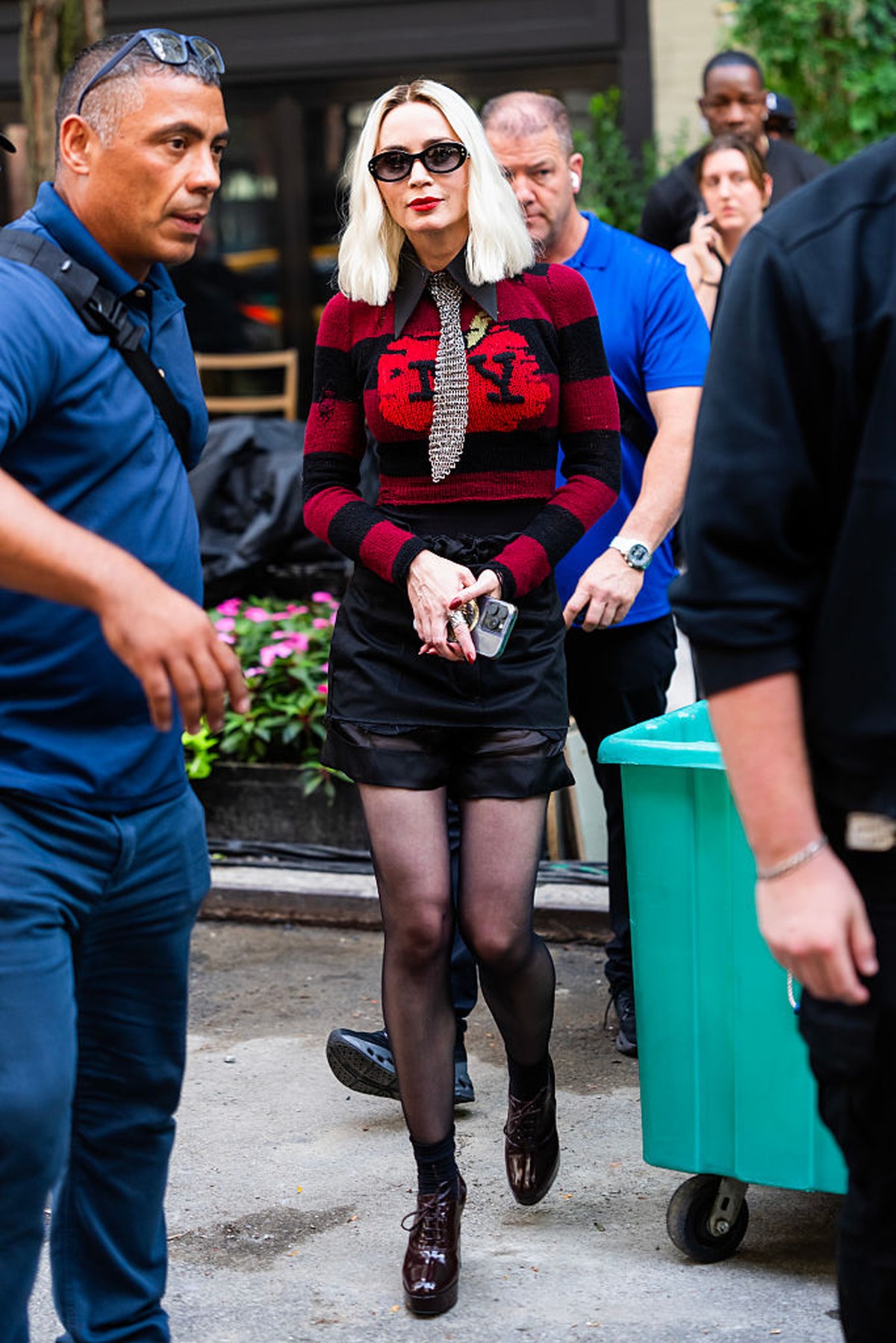 Emily Blunt surge loira platinada em 'O Diabo Veste Prada 2'; confira o ...