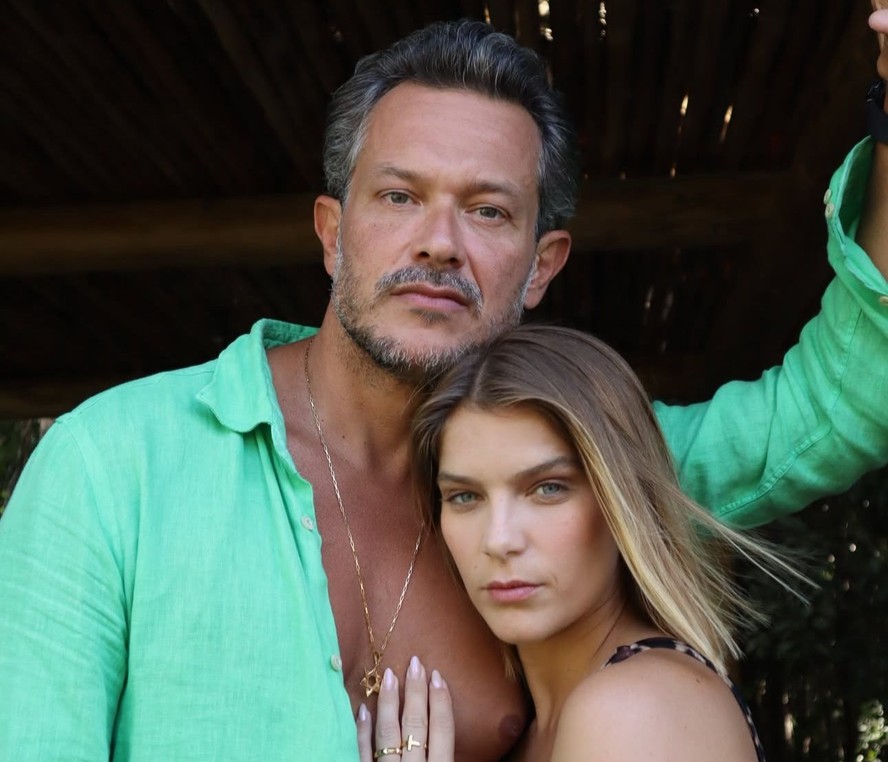 Isabella Santoni se declara ao marido, Henrique Blecher
