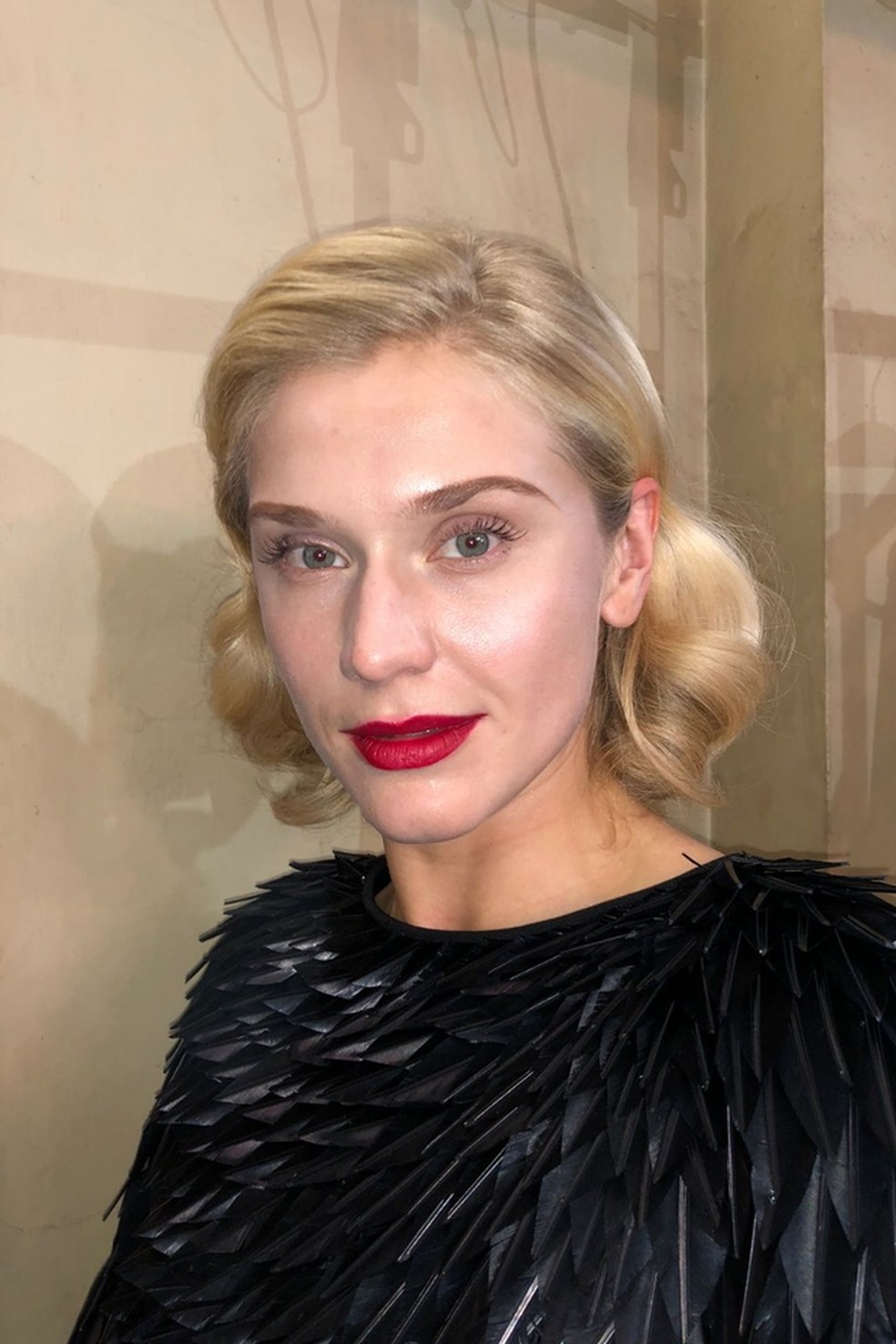 Celina Locks desfila na alta-costura de Paris