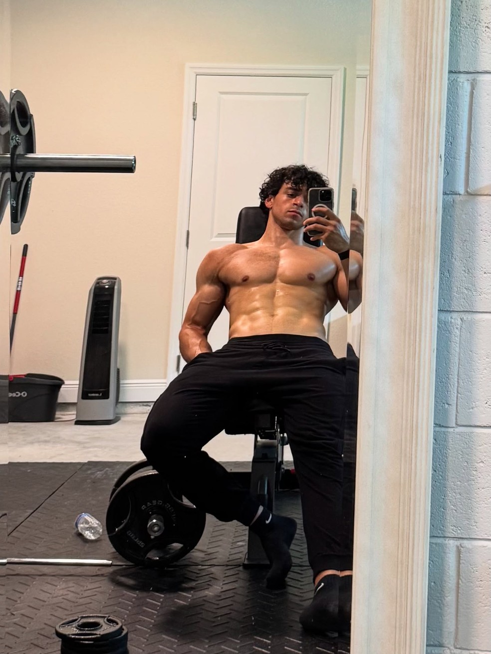 Victor Alexandre posta 'duelo de músculos' com Xanddy e Carla Perez ...