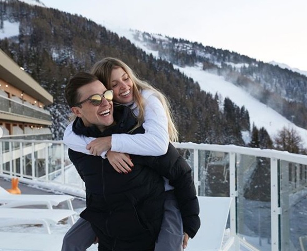 Paola Antonini ganha homenagem apaixonada do namorado