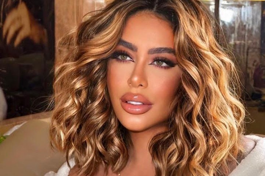 Rafaella Santos para a web ao usar roupão branco | Celebridades | Vogue