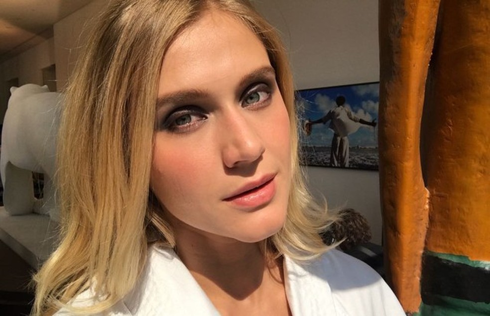 Celina Locks antecipa look da passarela de Paris