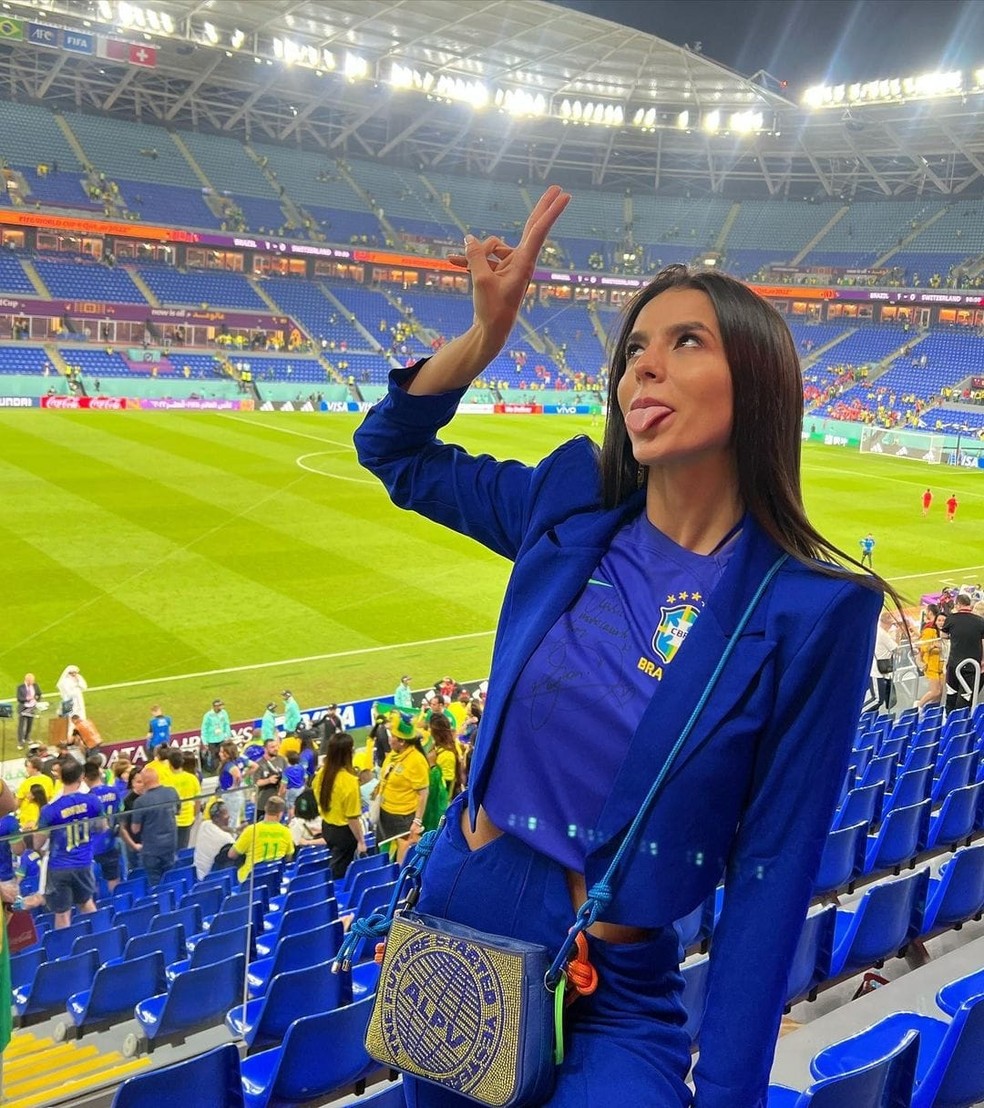 Jéssica Turini elege look elegante para jogo do Brasil
