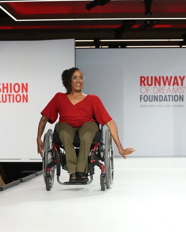 A moda adaptativa vive momento inovador na semana de moda de Londres ...