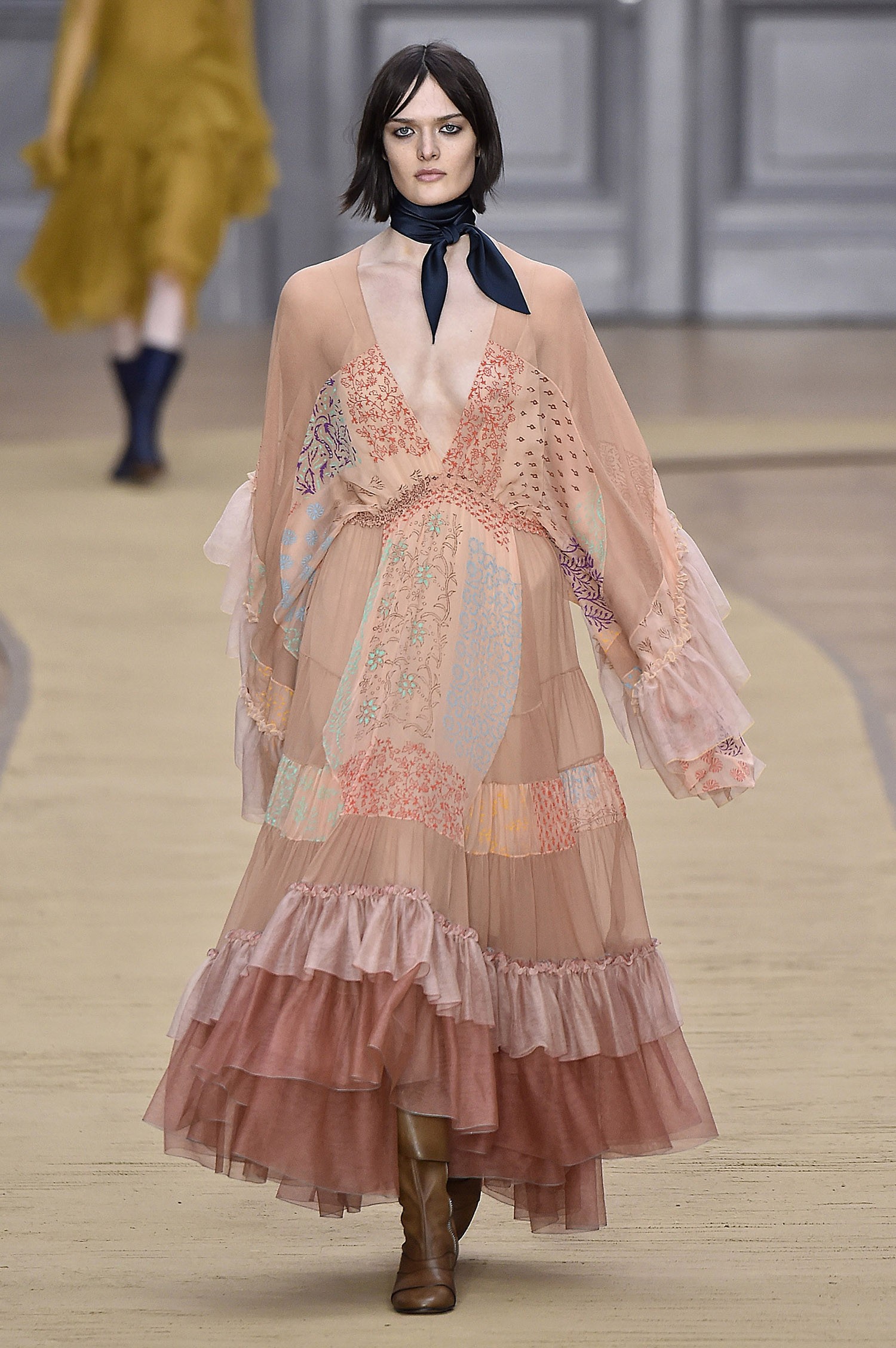 Rainha do boho contemporâneo, Chloé traz inverno 2017 esperto e desejável