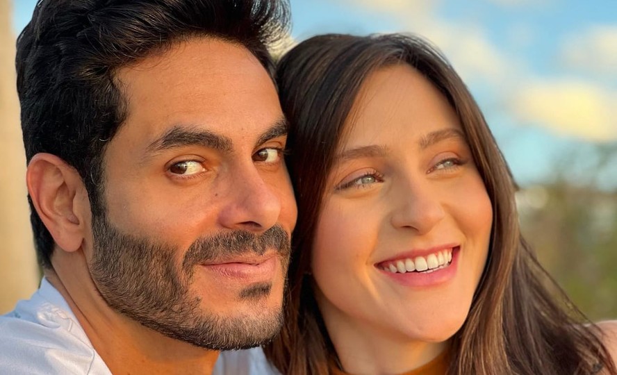 Rodolffo exibe momento romântico com a namorada, Thayla Lacerda