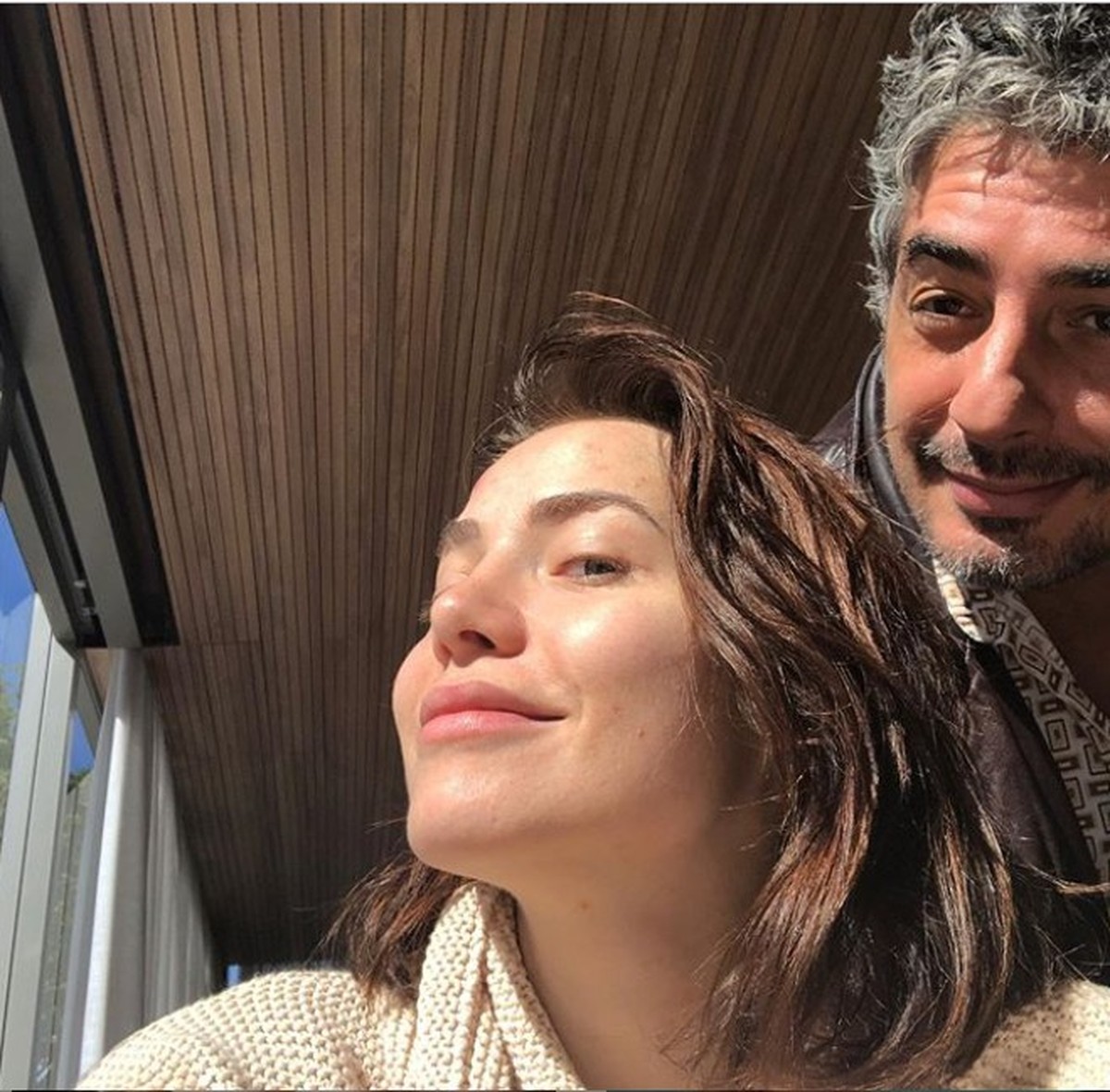 Leticia Colin celebra a vida ao lado do marido em manhã de domingo ...