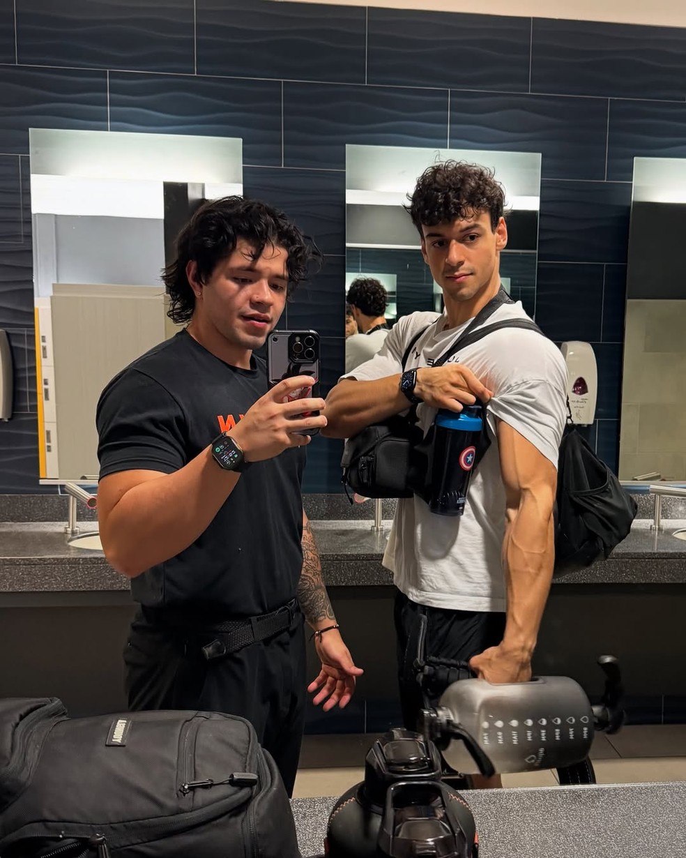 Victor Alexandre posa em academia dos EUA e brinca: 'Minha semana de ...