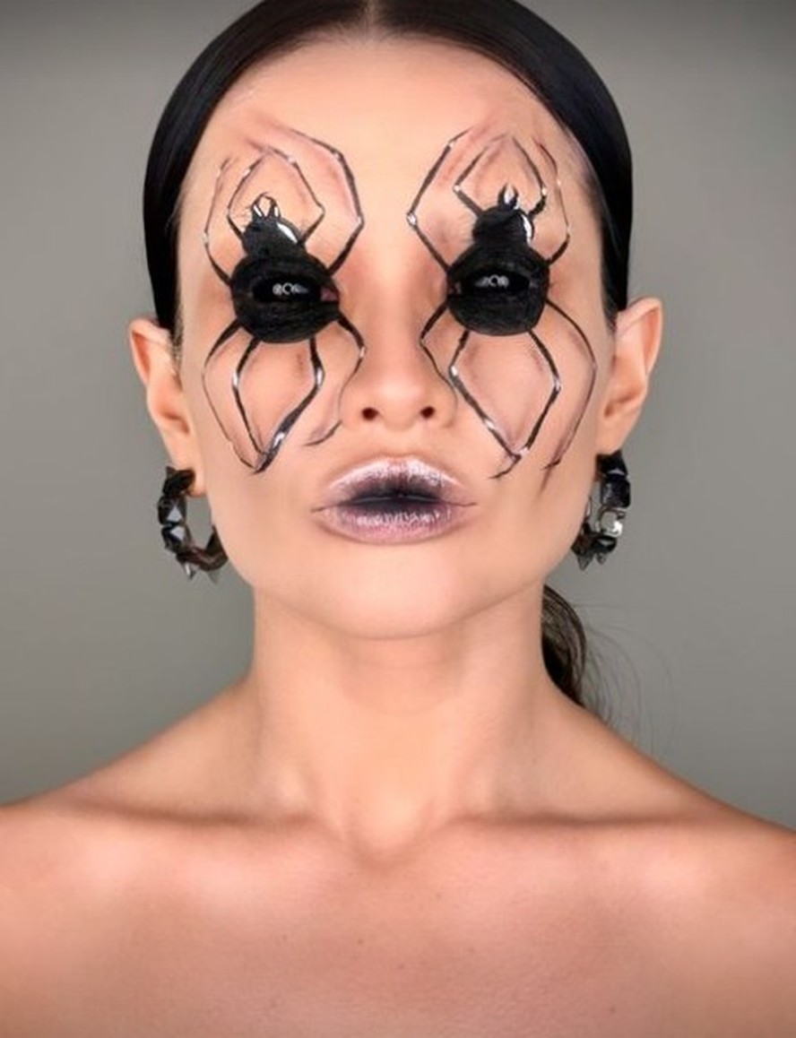 Juliette faz maquiagem assustadora inspirada em aranha