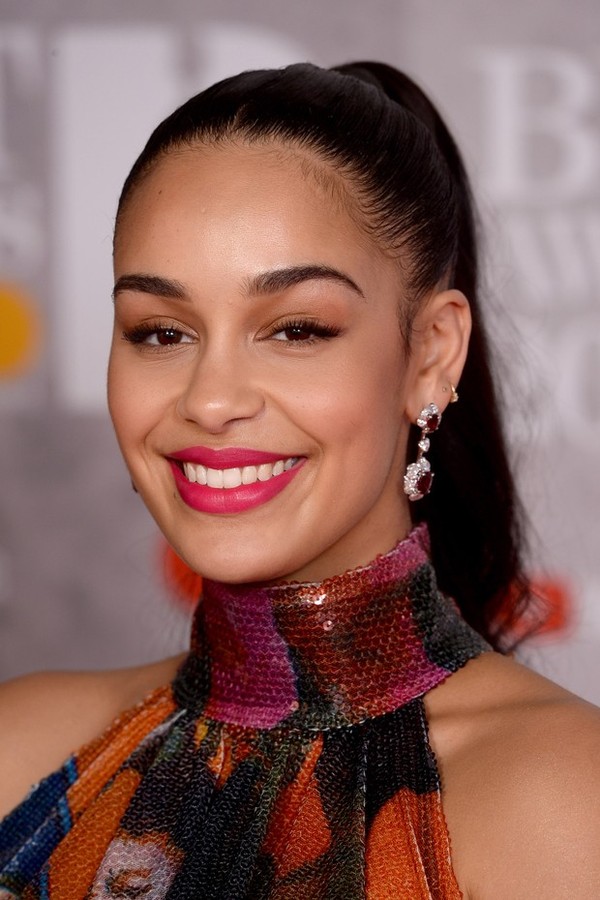 Um papo exclusivo com Jorja Smith, no line-up do Lollapalooza Brasil