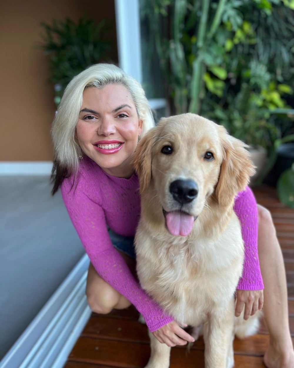 Duda Beat posa ao lado do pet e encanta seguidores: 'Amor cativante'