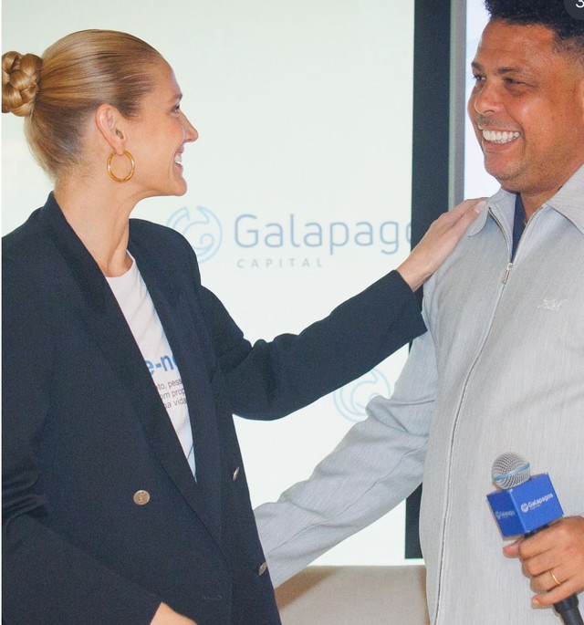Celina Locks faz homenagem de aniversário para Ronaldo