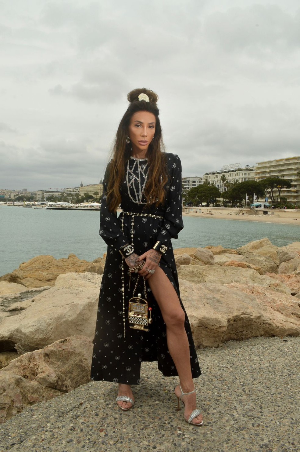 Maya Massafera exibe look grifado em Cannes