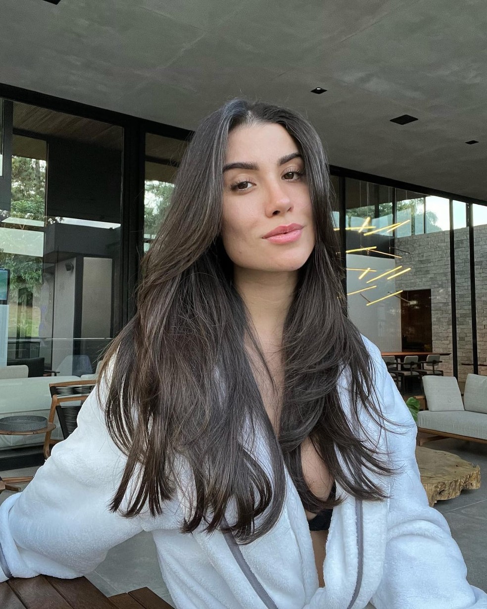 Bianca Andrade exibe cabelo natural e celebra: 'Tô me apaixonando'