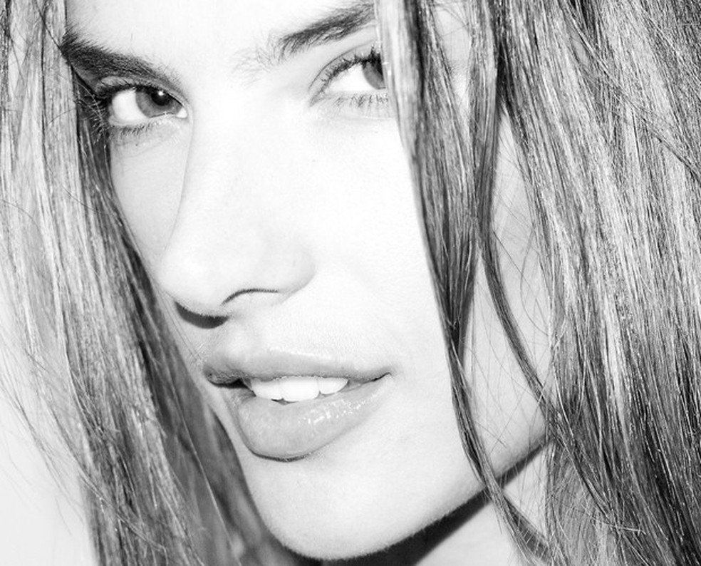 Alessandra Ambrosio faz poses – sexy! – para Terry Richardson