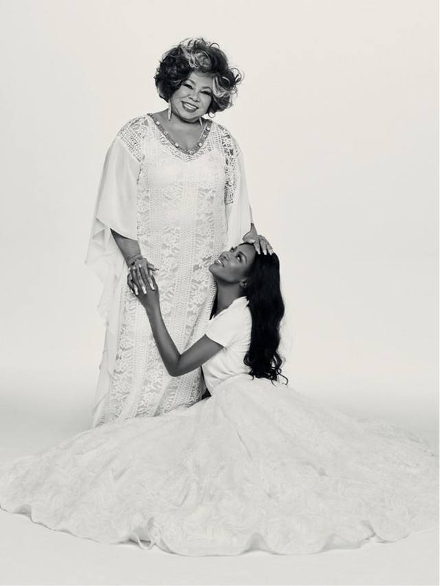 Naomi Campbell posou ao lado de 11 brasileiras na Vogue Brasil em 2016