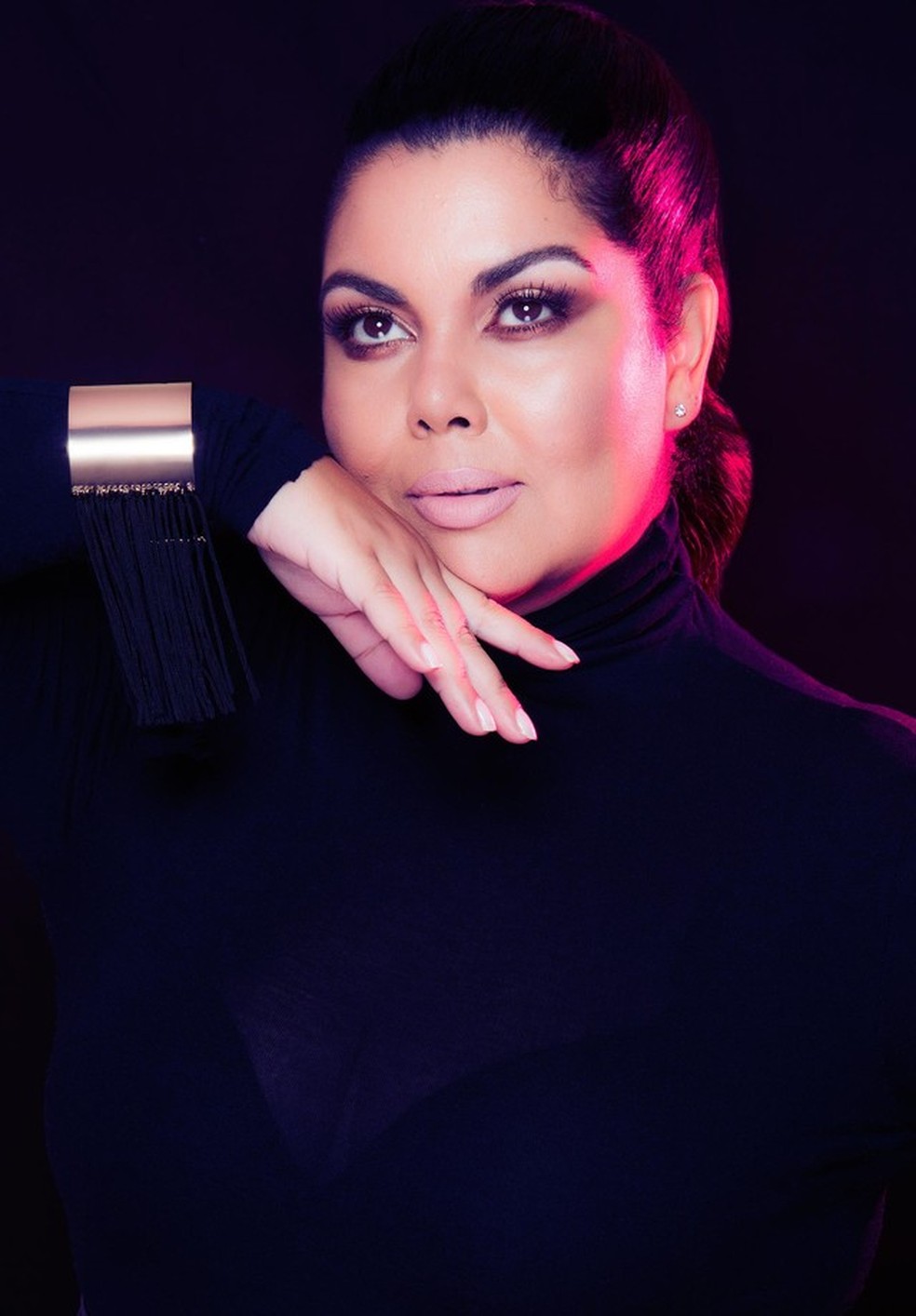 Fabiana Karla: 'já enrosquei minha saia em um cenário!'