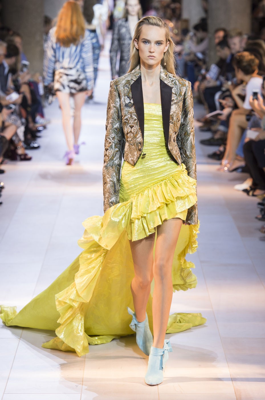 Peter Dundas estreia à frente da Cavalli